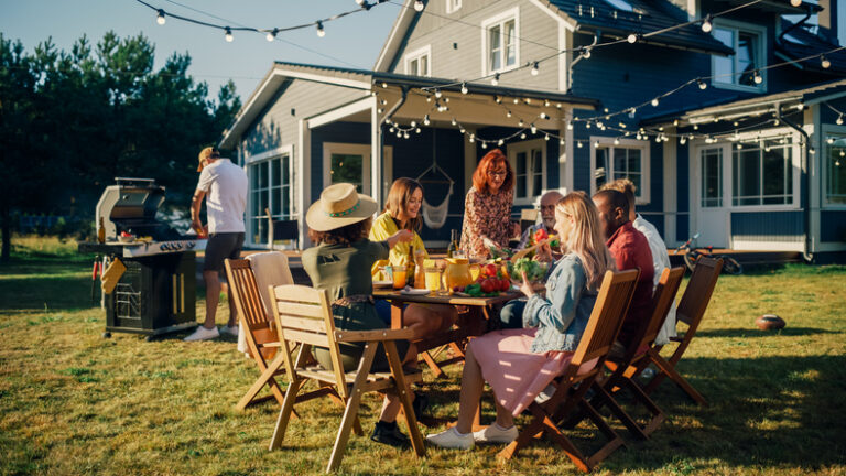 Backyard BBQ - 10 Tips for Hosting the Perfect Backyard BBQ